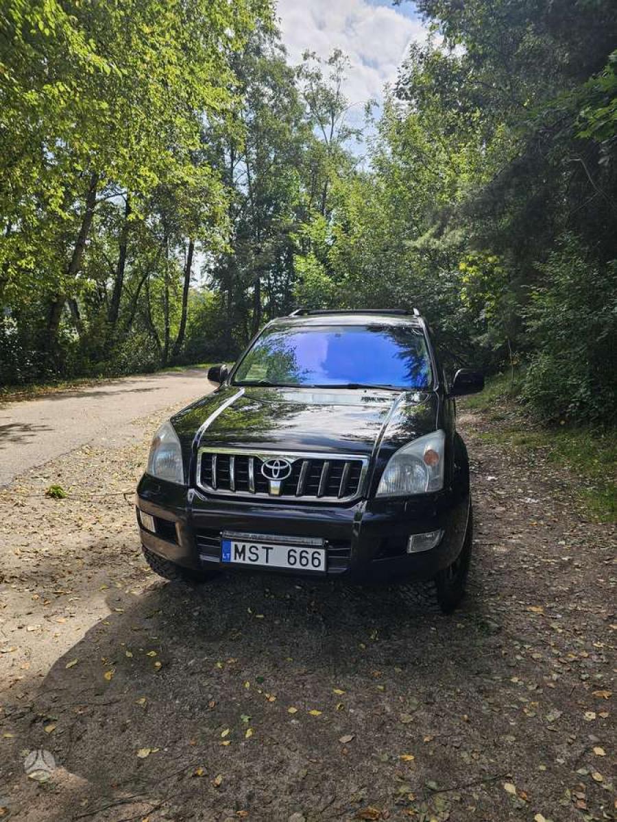 Black Toyota Land Cruiser 2005 in Vilnius, with an engine capacity of 2.98 L and mileage of 405 thousand km for 10500 €, photo 3 on AUTOMOTO.COM.LV