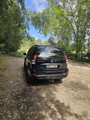 Black Toyota Land Cruiser 2005 in Vilnius, with an engine capacity of 2.98 L and mileage of 405 thousand km for 10500 €, photo 5 on AUTOMOTO.COM.LV