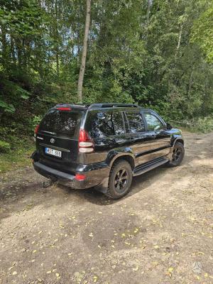 Black Toyota Land Cruiser 2005 in Vilnius, with an engine capacity of 2.98 L and mileage of 405 thousand km for 10500 €, photo 6 on AUTOMOTO.COM.LV