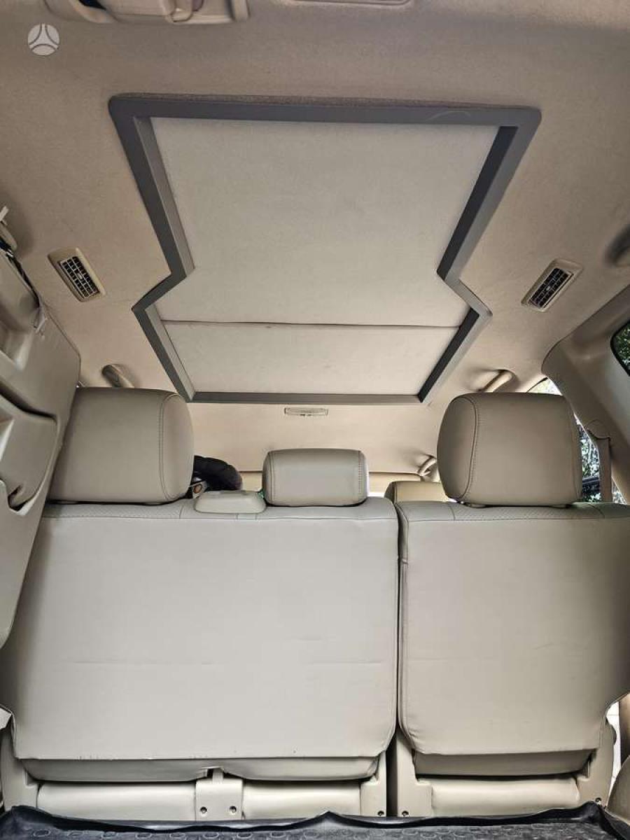 Black Toyota Land Cruiser 2005 in Vilnius, with an engine capacity of 2.98 L and mileage of 405 thousand km for 10500 €, photo 8 on AUTOMOTO.COM.LV