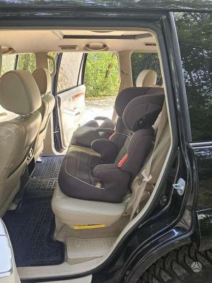 Black Toyota Land Cruiser 2005 in Vilnius, with an engine capacity of 2.98 L and mileage of 405 thousand km for 10500 €, photo 9 on AUTOMOTO.COM.LV