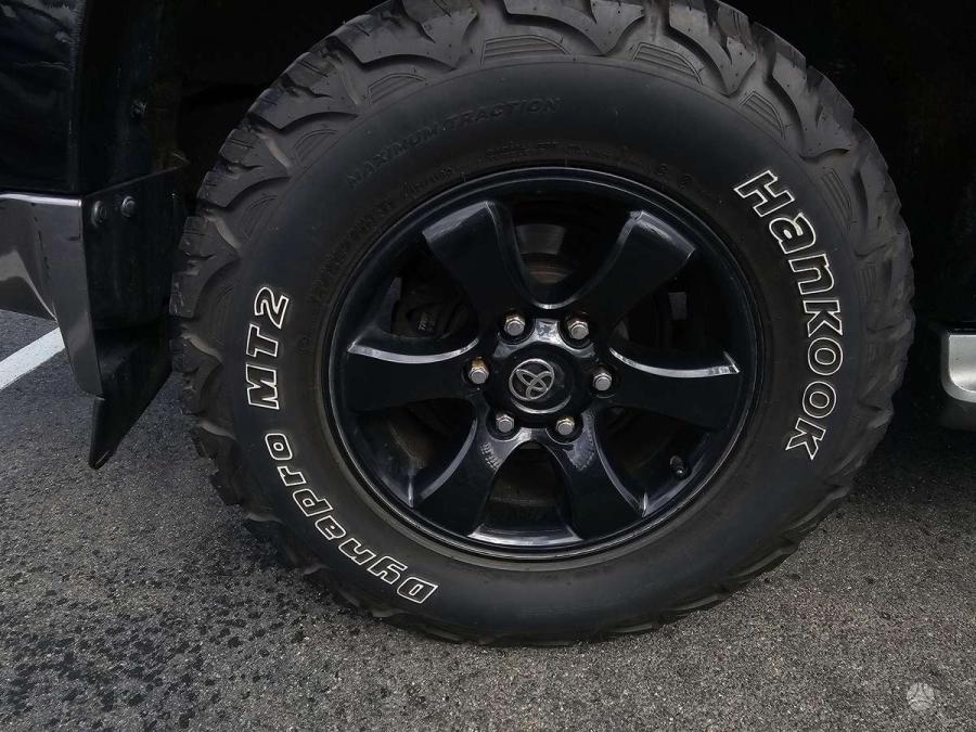 Black Toyota Land Cruiser 2005 in Vilnius, with an engine capacity of 2.98 L and mileage of 405 thousand km for 10500 €, photo 12 on AUTOMOTO.COM.LV