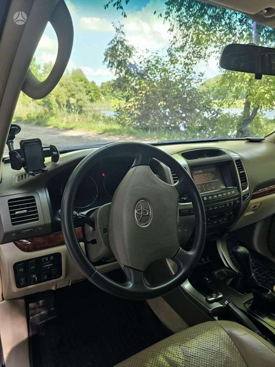 Black Toyota Land Cruiser 2005 in Vilnius, with an engine capacity of 2.98 L and mileage of 405 thousand km for 10500 €, photo 13 on AUTOMOTO.COM.LV