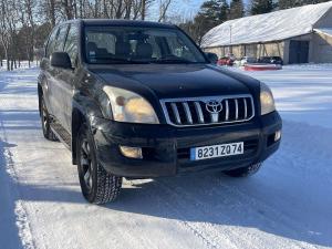 Melns Toyota Land Cruiser 2006 Panevēža, ar dzinēja tilpumu 2.98 L un nobraukumu 375 tūkst. km par 10350 €, foto  vietnē AUTOMOTO.COM.LV