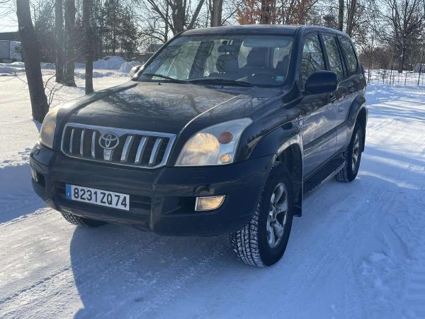 Black Toyota Land Cruiser 2006 in Panevezys, with an engine capacity of 2.98 L and mileage of 375 thousand km for 10350 €, photo 3 on AUTOMOTO.COM.LV