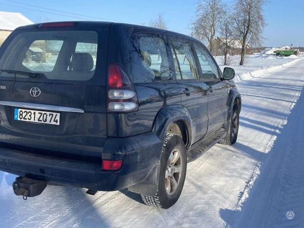Black Toyota Land Cruiser 2006 in Panevezys, with an engine capacity of 2.98 L and mileage of 375 thousand km for 10350 €, photo 7 on AUTOMOTO.COM.LV