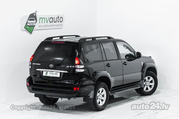 Black Toyota Land Cruiser 2006 in Tallinn, with an engine capacity of 3.00 L and mileage of 279 thousand km for 11990 €, photo 2 on AUTOMOTO.COM.LV