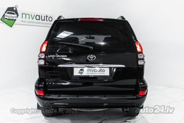 Black Toyota Land Cruiser 2006 in Tallinn, with an engine capacity of 3.00 L and mileage of 279 thousand km for 11990 €, photo 6 on AUTOMOTO.COM.LV