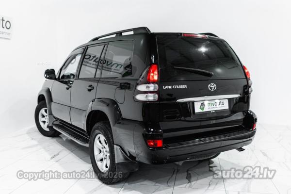 Black Toyota Land Cruiser 2006 in Tallinn, with an engine capacity of 3.00 L and mileage of 279 thousand km for 11990 €, photo 7 on AUTOMOTO.COM.LV