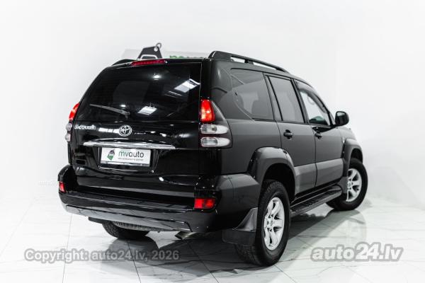 Black Toyota Land Cruiser 2006 in Tallinn, with an engine capacity of 3.00 L and mileage of 279 thousand km for 11990 €, photo 8 on AUTOMOTO.COM.LV