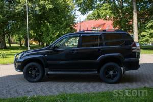 Black Toyota Land Cruiser 2006 in Liepaja, with an engine capacity of 3.00 L and mileage of 440 thousand km for 8000 €, photo 4 on AUTOMOTO.COM.LV