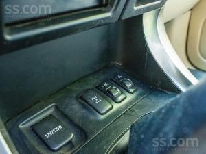 Black Toyota Land Cruiser 2006 in Liepaja, with an engine capacity of 3.00 L and mileage of 440 thousand km for 8000 €, photo 12 on AUTOMOTO.COM.LV
