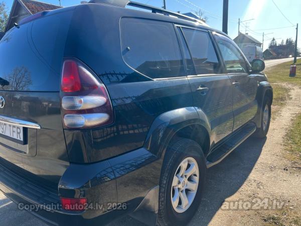 Black Toyota Land Cruiser 2006 in Tallinn, with an engine capacity of 3.00 L and mileage of 279 thousand km for 13999 €, photo 6 on AUTOMOTO.COM.LV
