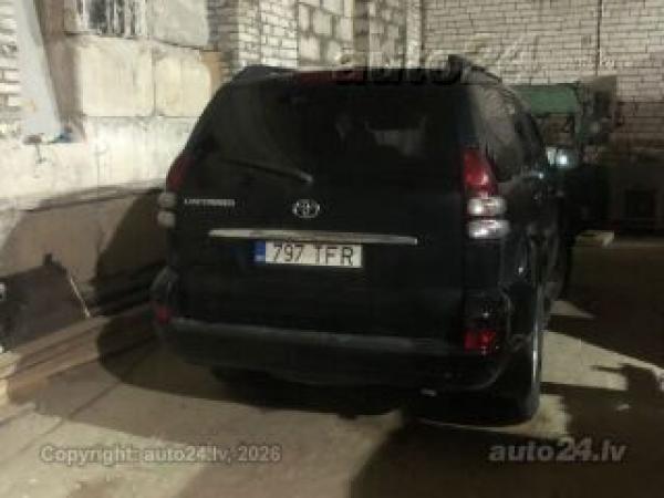 Black Toyota Land Cruiser 2006 in Tallinn, with an engine capacity of 3.00 L and mileage of 279 thousand km for 13999 €, photo 8 on AUTOMOTO.COM.LV