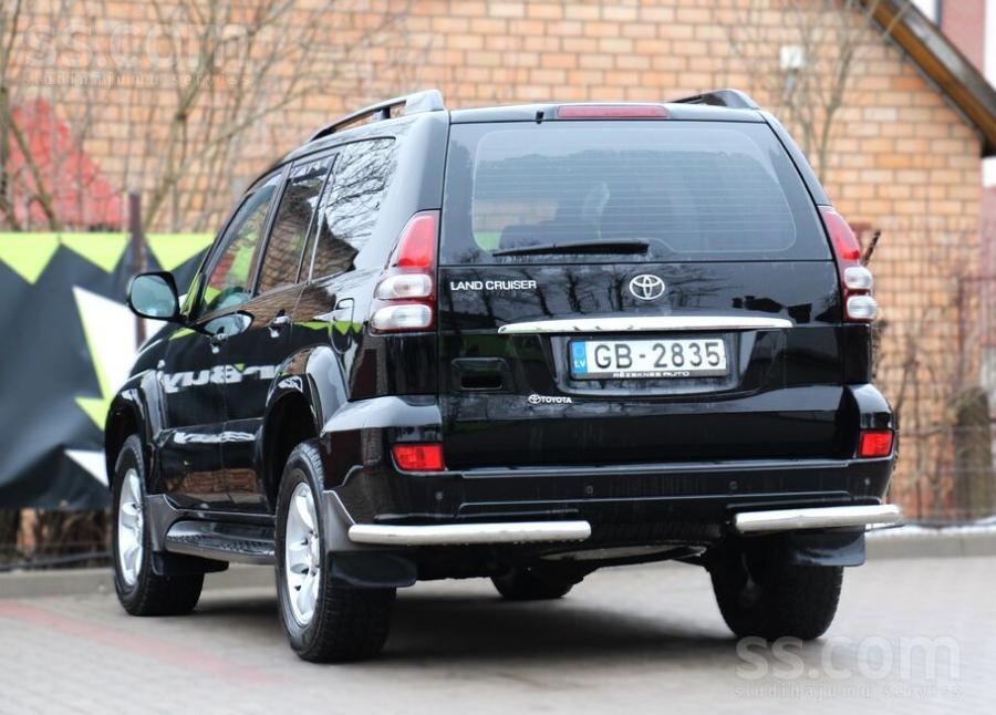 Melns Toyota Land Cruiser 2006 Rēzekne, ar dzinēja tilpumu 3.00 L un nobraukumu 371 tūkst. km par 7995 €, foto 4 vietnē AUTOMOTO.COM.LV