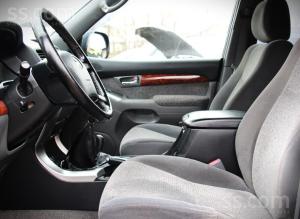 Melns Toyota Land Cruiser 2006 Rēzekne, ar dzinēja tilpumu 3.00 L un nobraukumu 371 tūkst. km par 7995 €, foto 8 vietnē AUTOMOTO.COM.LV
