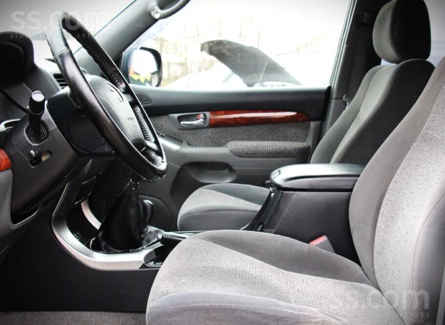 Melns Toyota Land Cruiser 2006 Rēzekne, ar dzinēja tilpumu 3.00 L un nobraukumu 371 tūkst. km par 7995 €, foto 8 vietnē AUTOMOTO.COM.LV