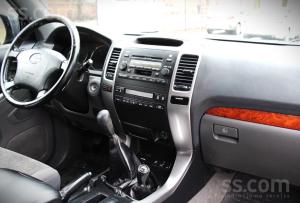 Melns Toyota Land Cruiser 2006 Rēzekne, ar dzinēja tilpumu 3.00 L un nobraukumu 371 tūkst. km par 7995 €, foto 9 vietnē AUTOMOTO.COM.LV