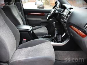 Melns Toyota Land Cruiser 2006 Rēzekne, ar dzinēja tilpumu 3.00 L un nobraukumu 371 tūkst. km par 7995 €, foto 10 vietnē AUTOMOTO.COM.LV