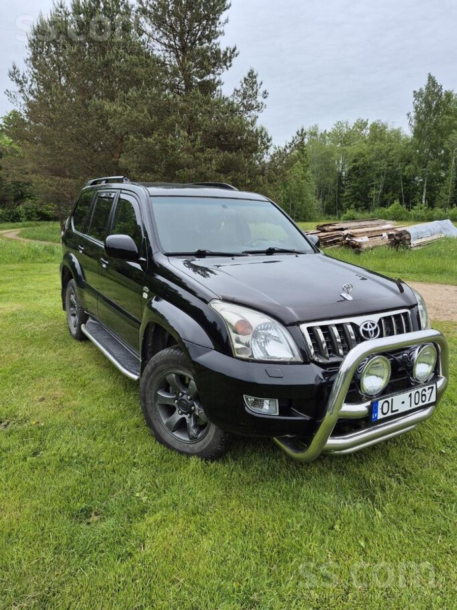 Melns Toyota Land Cruiser 2006 Balvi, ar dzinēja tilpumu 3.00 L un nobraukumu 282 tūkst. km par 9500 €, foto 1 vietnē AUTOMOTO.COM.LV