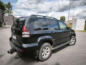 Black Toyota Land Cruiser 2006 in Utena, with an engine capacity of 3.00 L and mileage of 450 thousand km for 5900 €, photo 5 on AUTOMOTO.COM.LV