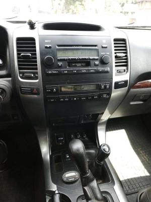 Black Toyota Land Cruiser 2006 in Utena, with an engine capacity of 3.00 L and mileage of 450 thousand km for 5900 €, photo 8 on AUTOMOTO.COM.LV