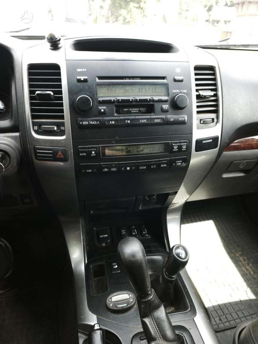 Black Toyota Land Cruiser 2006 in Utena, with an engine capacity of 3.00 L and mileage of 450 thousand km for 5900 €, photo 8 on AUTOMOTO.COM.LV