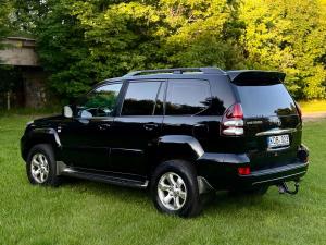 Melns Toyota Land Cruiser 2006 Šilutė, ar dzinēja tilpumu 2.98 L un nobraukumu 317 tūkst. km par 7800 €, foto  vietnē AUTOMOTO.COM.LV