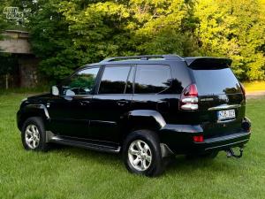 Black Toyota Land Cruiser 2006 in Silute, with an engine capacity of 3.00 L and mileage of 314 thousand km for 7800 €, photo 3 on AUTOMOTO.COM.LV