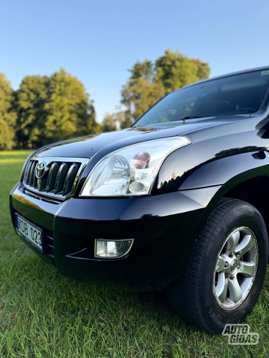 Black Toyota Land Cruiser 2006 in Silute, with an engine capacity of 3.00 L and mileage of 314 thousand km for 7800 €, photo 7 on AUTOMOTO.COM.LV