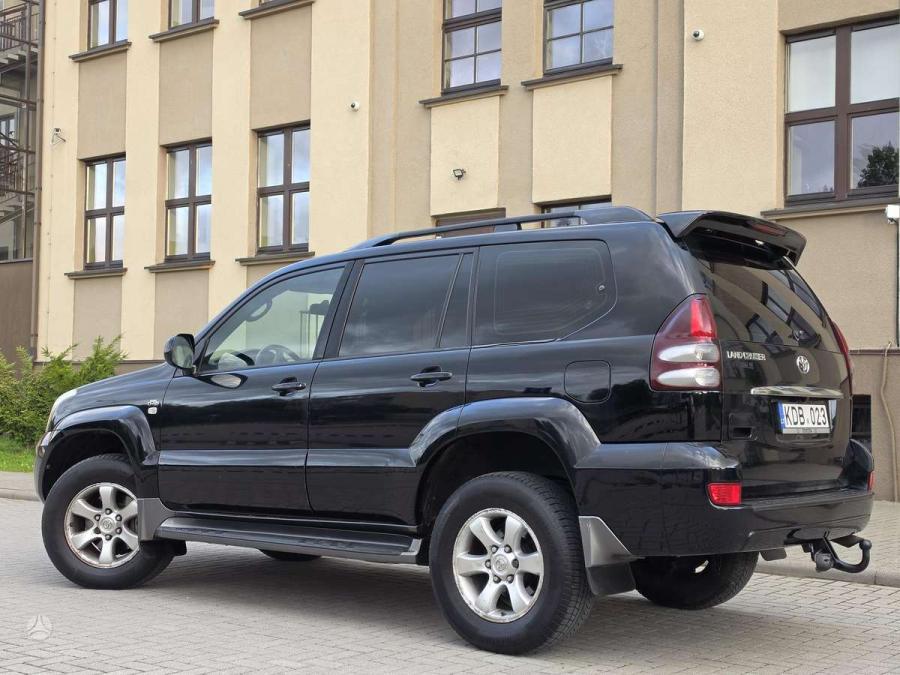 Melns Toyota Land Cruiser 2006 Šilutė, ar dzinēja tilpumu 2.98 L un nobraukumu 317 tūkst. km par 7700 €, foto 7 vietnē AUTOMOTO.COM.LV