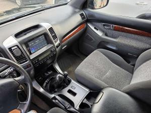 Melns Toyota Land Cruiser 2006 Šilutė, ar dzinēja tilpumu 2.98 L un nobraukumu 317 tūkst. km par 7700 €, foto 21 vietnē AUTOMOTO.COM.LV