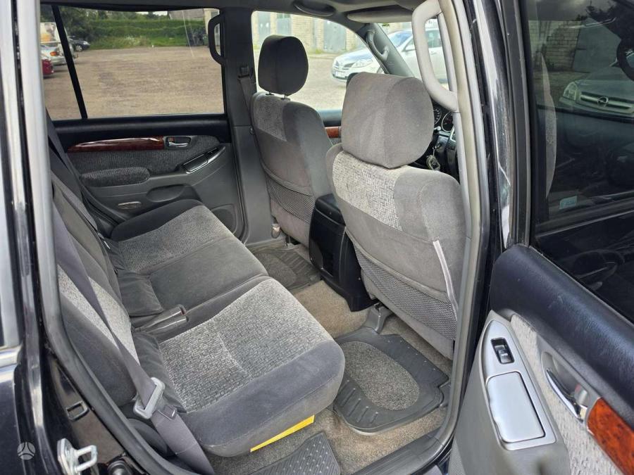 Melns Toyota Land Cruiser 2006 Šilutė, ar dzinēja tilpumu 2.98 L un nobraukumu 317 tūkst. km par 7700 €, foto 31 vietnē AUTOMOTO.COM.LV