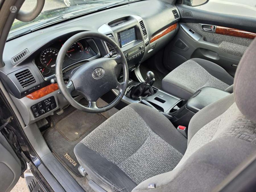 Melns Toyota Land Cruiser 2006 Šilutė, ar dzinēja tilpumu 2.98 L un nobraukumu 317 tūkst. km par 7700 €, foto 32 vietnē AUTOMOTO.COM.LV