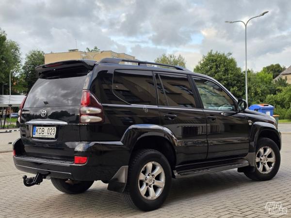 Melns Toyota Land Cruiser 2006 Šilutė, ar dzinēja tilpumu 3.00 L un nobraukumu 317 tūkst. km par 7700 €, foto 2 vietnē AUTOMOTO.COM.LV