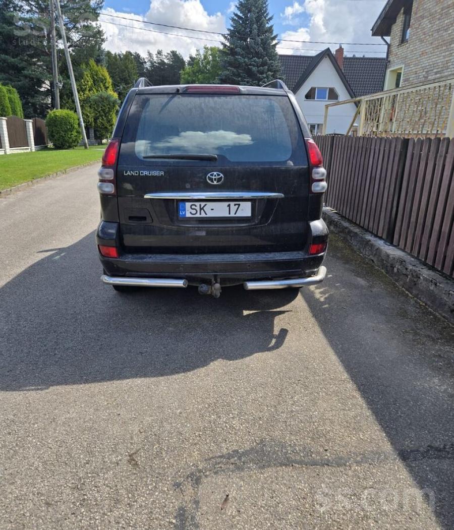 Black Toyota Land Cruiser 2006 in Riga, with an engine capacity of 3.00 L and mileage of 207 thousand km for 14000 €, photo 4 on AUTOMOTO.COM.LV