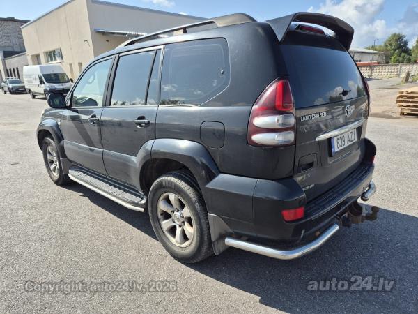 Toyota Land Cruiser 2006 Tallina vietnē Melns Toyota Land Cruiser 2006 Tallina, ar dzinēja tilpumu 3.00 L un nobraukumu 395 tūkst. km par 8000 €, foto 3 vietnē AUTOMOTO.COM.LV