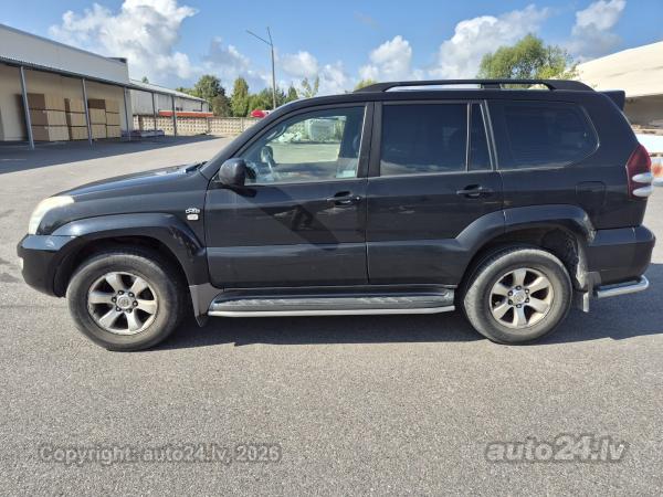 Toyota Land Cruiser 2006 Tallina vietnē Melns Toyota Land Cruiser 2006 Tallina, ar dzinēja tilpumu 3.00 L un nobraukumu 395 tūkst. km par 8000 €, foto 5 vietnē AUTOMOTO.COM.LV
