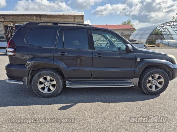 Toyota Land Cruiser 2006 Tallina vietnē Melns Toyota Land Cruiser 2006 Tallina, ar dzinēja tilpumu 3.00 L un nobraukumu 395 tūkst. km par 8000 €, foto 7 vietnē AUTOMOTO.COM.LV