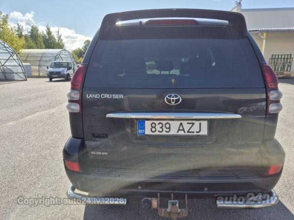 Toyota Land Cruiser 2006 Tallina vietnē Melns Toyota Land Cruiser 2006 Tallina, ar dzinēja tilpumu 3.00 L un nobraukumu 395 tūkst. km par 8000 €, foto 8 vietnē AUTOMOTO.COM.LV