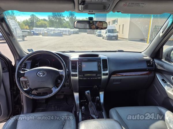 Toyota Land Cruiser 2006 Tallina vietnē Melns Toyota Land Cruiser 2006 Tallina, ar dzinēja tilpumu 3.00 L un nobraukumu 395 tūkst. km par 8000 €, foto 10 vietnē AUTOMOTO.COM.LV
