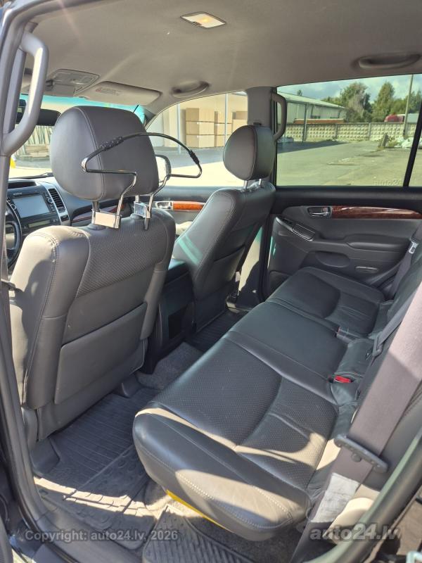 Toyota Land Cruiser 2006 Tallina vietnē Melns Toyota Land Cruiser 2006 Tallina, ar dzinēja tilpumu 3.00 L un nobraukumu 395 tūkst. km par 8000 €, foto 11 vietnē AUTOMOTO.COM.LV