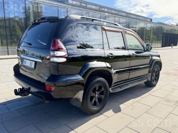 Toyota Land Cruiser 2006 Rīga vietnē Melns Toyota Land Cruiser 2006 Rīga, ar dzinēja tilpumu 3.00 L un nobraukumu 356 tūkst. km par 9200 €, foto 5 vietnē AUTOMOTO.COM.LV