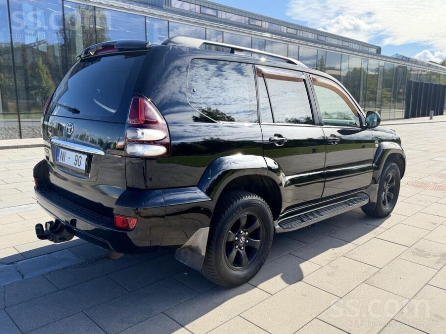 Melns Toyota Land Cruiser 2006 Rīga, ar dzinēja tilpumu 3.00 L un nobraukumu 356 tūkst. km par 9200 €, foto 5 vietnē AUTOMOTO.COM.LV