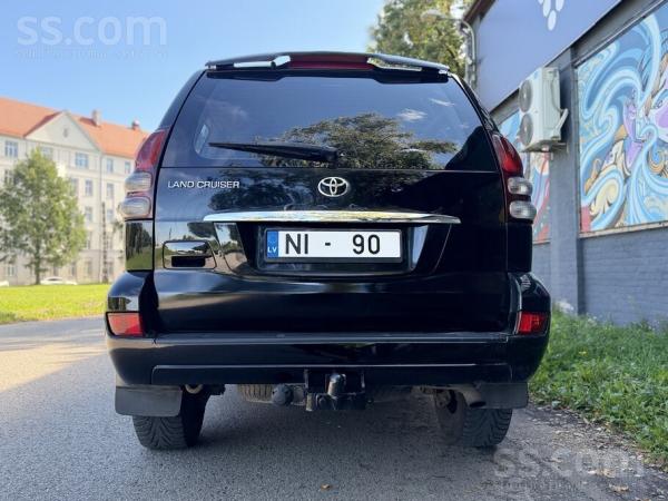 Toyota Land Cruiser 2006 Rīga vietnē Melns Toyota Land Cruiser 2006 Rīga, ar dzinēja tilpumu 3.00 L un nobraukumu 356 tūkst. km par 9200 €, foto 7 vietnē AUTOMOTO.COM.LV