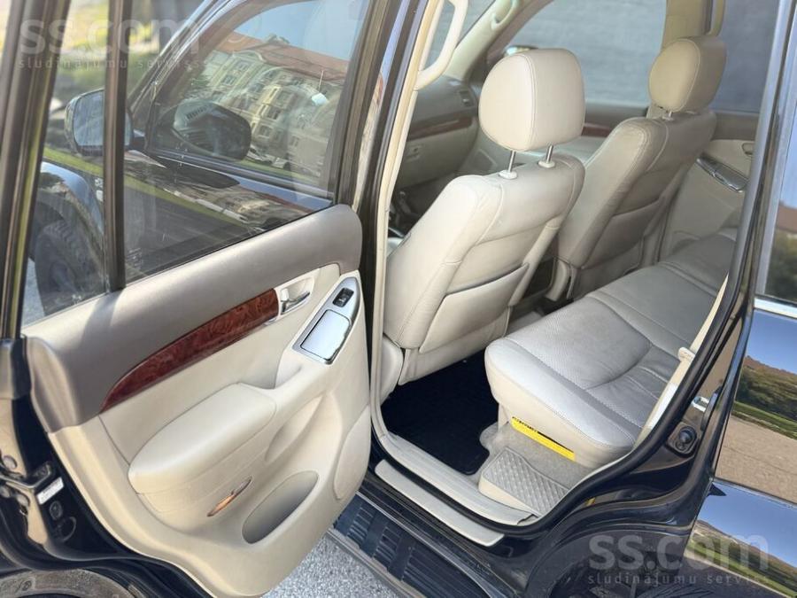 Melns Toyota Land Cruiser 2006 Rīga, ar dzinēja tilpumu 3.00 L un nobraukumu 356 tūkst. km par 9200 €, foto 10 vietnē AUTOMOTO.COM.LV