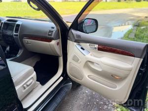 Melns Toyota Land Cruiser 2006 Rīga, ar dzinēja tilpumu 3.00 L un nobraukumu 356 tūkst. km par 9200 €, foto 11 vietnē AUTOMOTO.COM.LV