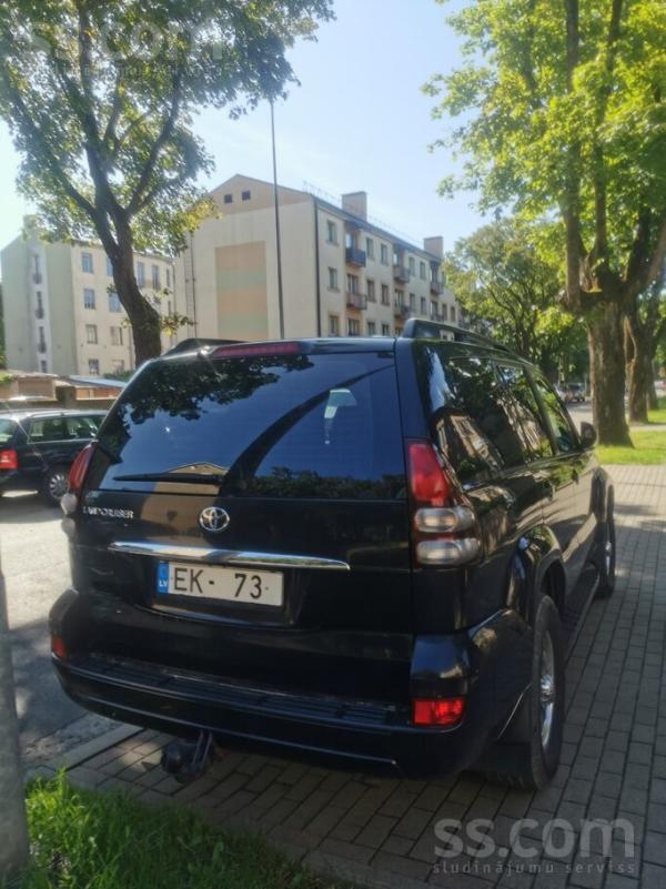 Black Toyota Land Cruiser 2007 in Liepaja, with an engine capacity of 3.00 L and mileage of 289 thousand km for 9700 €, photo 2 on AUTOMOTO.COM.LV