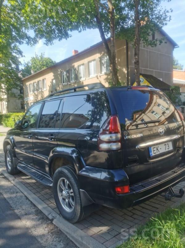 Black Toyota Land Cruiser 2007 in Liepaja, with an engine capacity of 3.00 L and mileage of 289 thousand km for 9700 €, photo 3 on AUTOMOTO.COM.LV