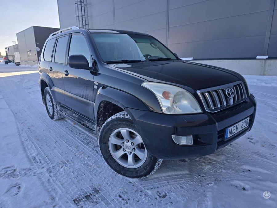 Black Toyota Land Cruiser 2007 in Siauliai, with an engine capacity of 2.98 L and mileage of 268 thousand km for 12500 €, photo 4 on AUTOMOTO.COM.LV